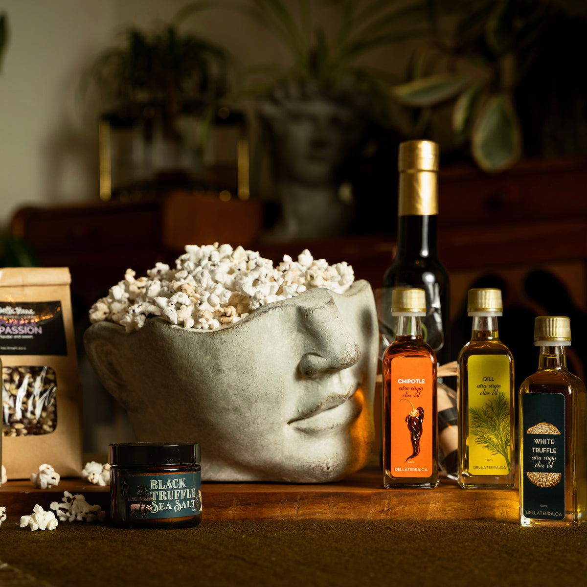 "The Wow-Zer!" Gourmet Snacker Gift Box – DellaTerra